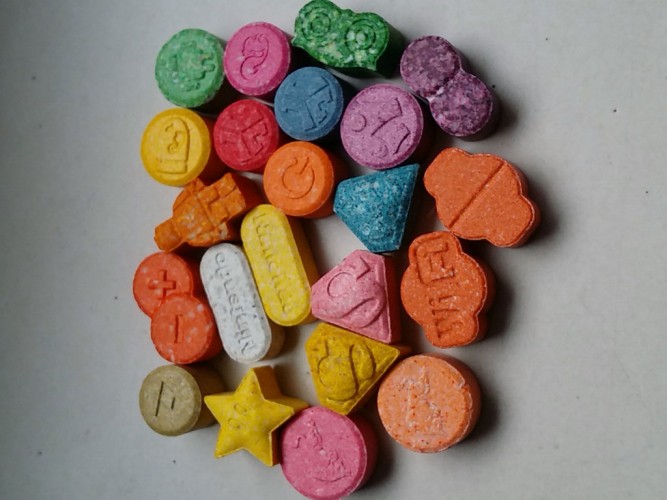 Estos son los peligros de combinar diferentes drogas | Danzeria Mag